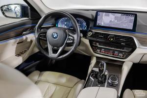 Blue BMW 530 2021 in Vilnius, with an engine capacity of 2.00 L and mileage of 71 thousand km for 33991 €, photo 26 on AUTOMOTO.COM.LV