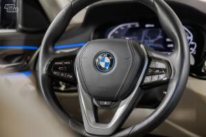 Blue BMW 530 2021 in Vilnius, with an engine capacity of 2.00 L and mileage of 71 thousand km for 33991 €, photo 27 on AUTOMOTO.COM.LV