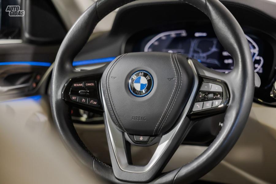 Blue BMW 530 2021 in Vilnius, with an engine capacity of 2.00 L and mileage of 71 thousand km for 33991 €, photo 27 on AUTOMOTO.COM.LV