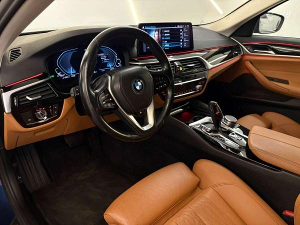 Blue BMW 530 2021 in Marijampole, with an engine capacity of 2.00 L and mileage of 277 thousand km for 18999 €, photo 3 on AUTOMOTO.COM.LV