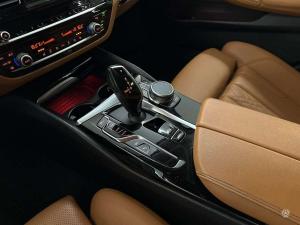 Blue BMW 530 2021 in Marijampole, with an engine capacity of 2.00 L and mileage of 277 thousand km for 18999 €, photo 4 on AUTOMOTO.COM.LV