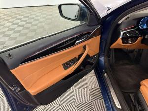 Blue BMW 530 2021 in Marijampole, with an engine capacity of 2.00 L and mileage of 277 thousand km for 18999 €, photo 29 on AUTOMOTO.COM.LV