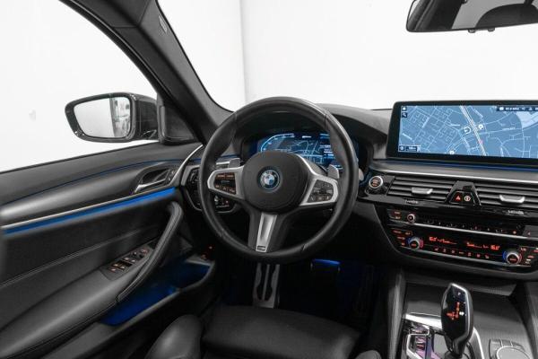 Blue BMW 530 2022 in Vilnius, with an engine capacity of 2.00 L and mileage of 123 thousand km for 32900 €, photo 10 on AUTOMOTO.COM.LV