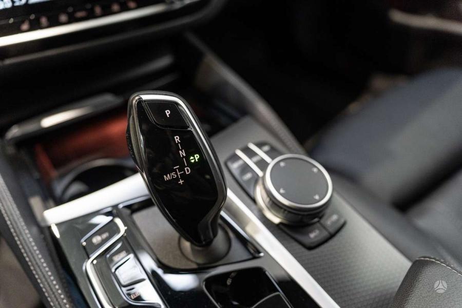 Zils BMW 530 2022 Viļņa, ar dzinēja tilpumu 2.00 L un nobraukumu 111 tūkst. km par 33900 €, foto 28 vietnē AUTOMOTO.COM.LV