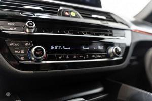 Zils BMW 530 2022 Viļņa, ar dzinēja tilpumu 2.00 L un nobraukumu 111 tūkst. km par 33900 €, foto 29 vietnē AUTOMOTO.COM.LV