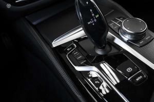 Синий БМВ 530 2023 в Тукумс, объемом двигателя 2.00 л и пробегом 179 тыс. км за 28777 €, фото 18 на AUTOMOTO.COM.LV