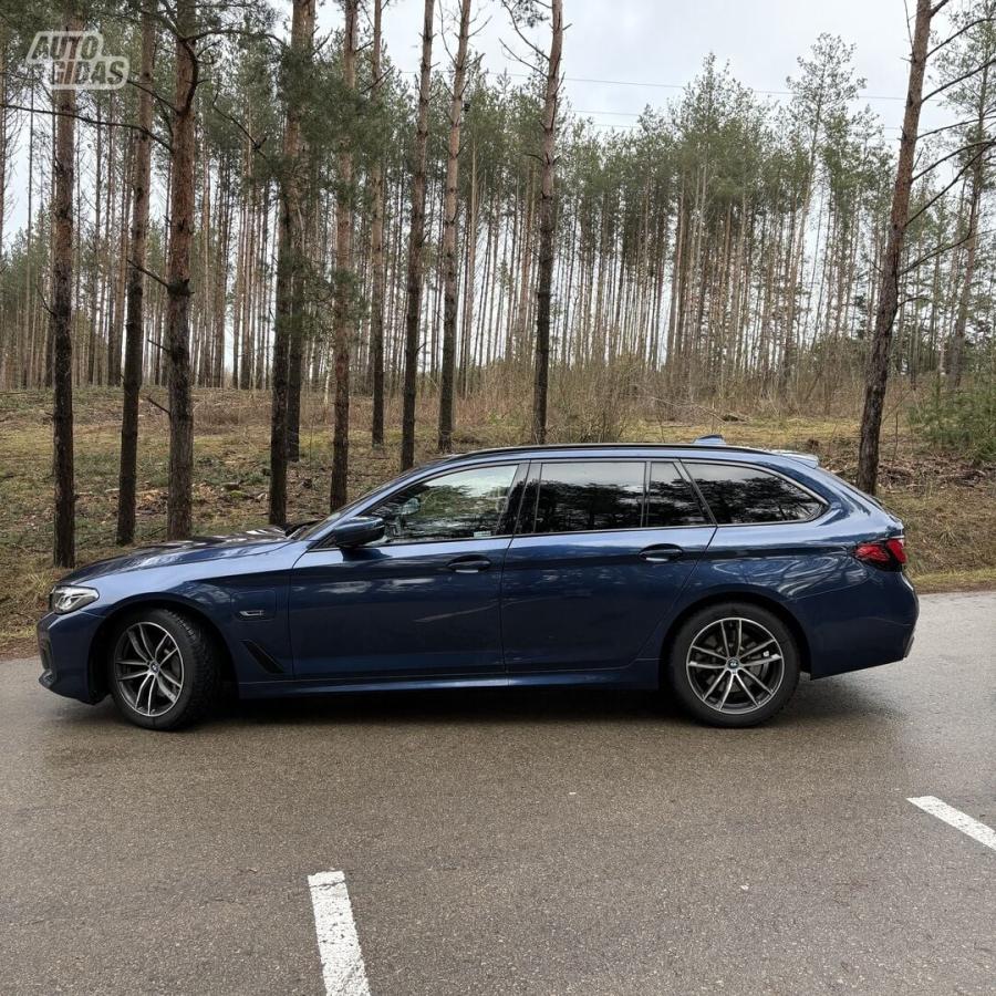 Zils BMW 530 2024 Viļņa, ar dzinēja tilpumu 2.00 L un nobraukumu 45 tūkst. km par 39000 €, foto 3 vietnē AUTOMOTO.COM.LV