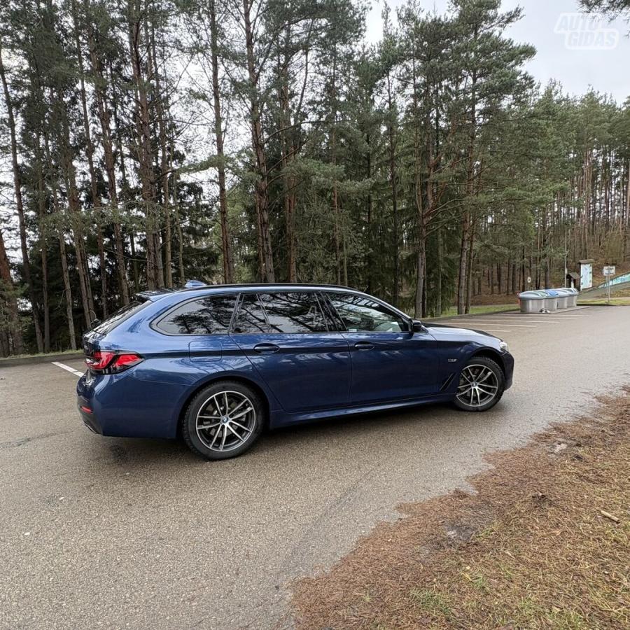 Zils BMW 530 2024 Viļņa, ar dzinēja tilpumu 2.00 L un nobraukumu 45 tūkst. km par 39000 €, foto 5 vietnē AUTOMOTO.COM.LV