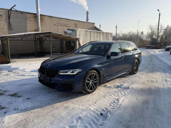 Zils BMW 530 2024 Lazdijai, ar dzinēja tilpumu 2.00 L un nobraukumu 47 tūkst. km par 35000 €, foto 1 vietnē AUTOMOTO.COM.LV