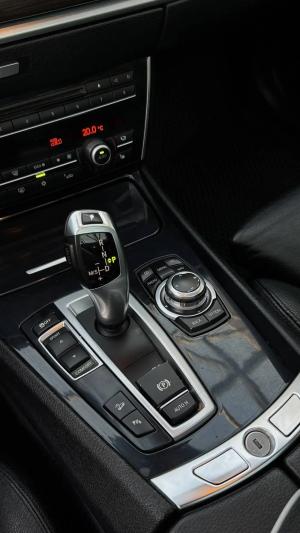 Brūns BMW 530 2012 Rīga, ar dzinēja tilpumu 3.00 L un nobraukumu 337 tūkst. km par 8400 €, foto 21 vietnē AUTOMOTO.COM.LV