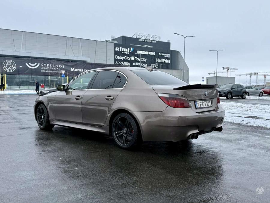Brūns BMW 530 2005 Viļņa, ar dzinēja tilpumu 2.99 L un nobraukumu 500 tūkst. km par 2650 €, foto 4 vietnē AUTOMOTO.COM.LV
