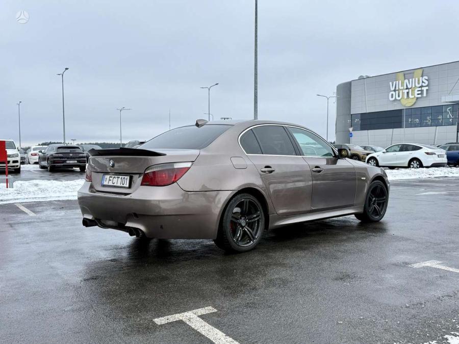 Brūns BMW 530 2005 Viļņa, ar dzinēja tilpumu 2.99 L un nobraukumu 500 tūkst. km par 2650 €, foto 5 vietnē AUTOMOTO.COM.LV