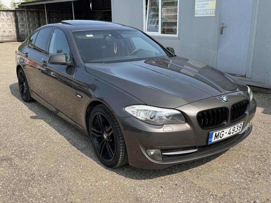 Brown BMW 530 2010 in Riga, with an engine capacity of 3.00 L and mileage of 227 thousand km for 10300 €, photo 1 on AUTOMOTO.COM.LV