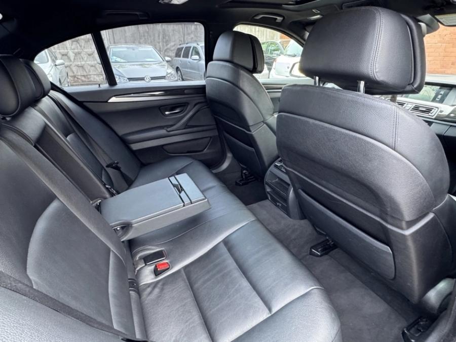 Brown BMW 530 2010 in Riga, with an engine capacity of 3.00 L and mileage of 227 thousand km for 10300 €, photo 3 on AUTOMOTO.COM.LV