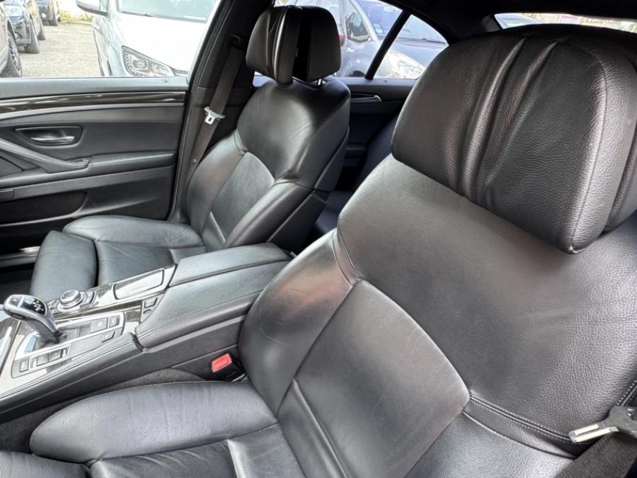 Brown BMW 530 2010 in Riga, with an engine capacity of 3.00 L and mileage of 227 thousand km for 10300 €, photo 4 on AUTOMOTO.COM.LV
