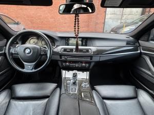 Brown BMW 530 2010 in Riga, with an engine capacity of 3.00 L and mileage of 227 thousand km for 10300 €, photo 8 on AUTOMOTO.COM.LV