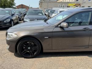 Brown BMW 530 2010 in Riga, with an engine capacity of 3.00 L and mileage of 227 thousand km for 10300 €, photo 20 on AUTOMOTO.COM.LV