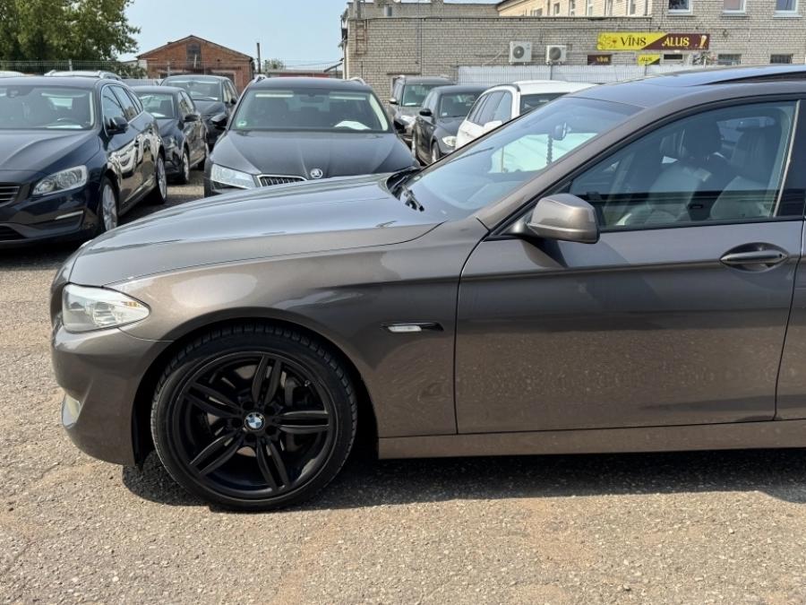 Brown BMW 530 2010 in Riga, with an engine capacity of 3.00 L and mileage of 227 thousand km for 10300 €, photo 20 on AUTOMOTO.COM.LV