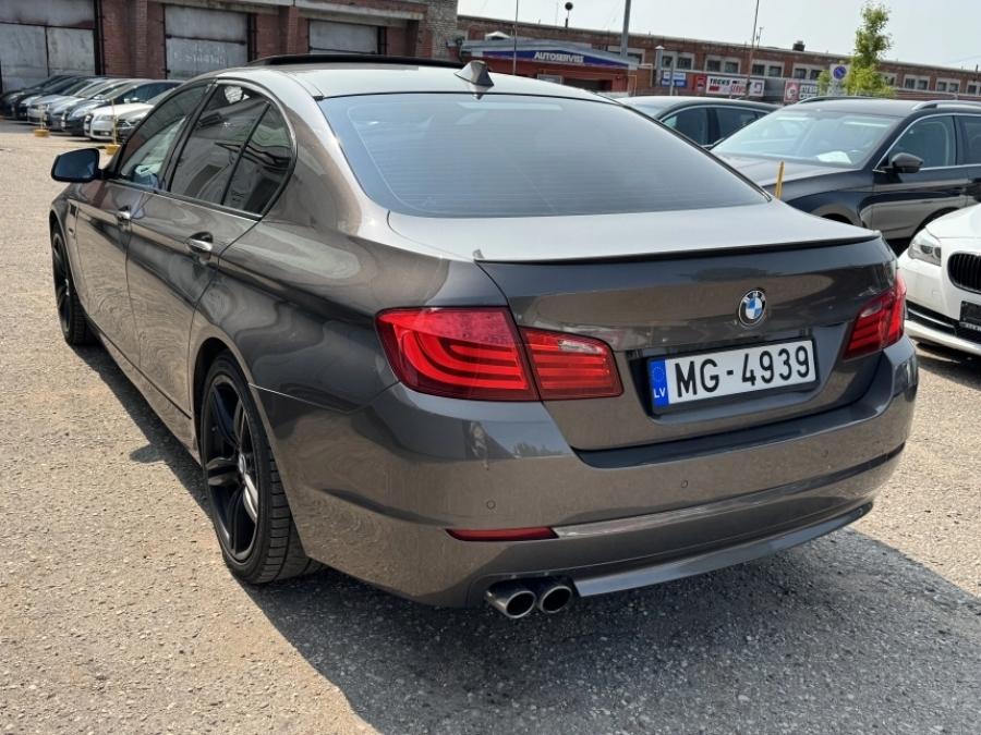 Brown BMW 530 2010 in Riga, with an engine capacity of 3.00 L and mileage of 227 thousand km for 10300 €, photo 23 on AUTOMOTO.COM.LV