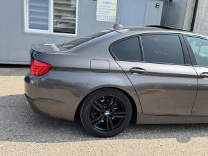 Brown BMW 530 2010 in Riga, with an engine capacity of 3.00 L and mileage of 227 thousand km for 10300 €, photo 26 on AUTOMOTO.COM.LV
