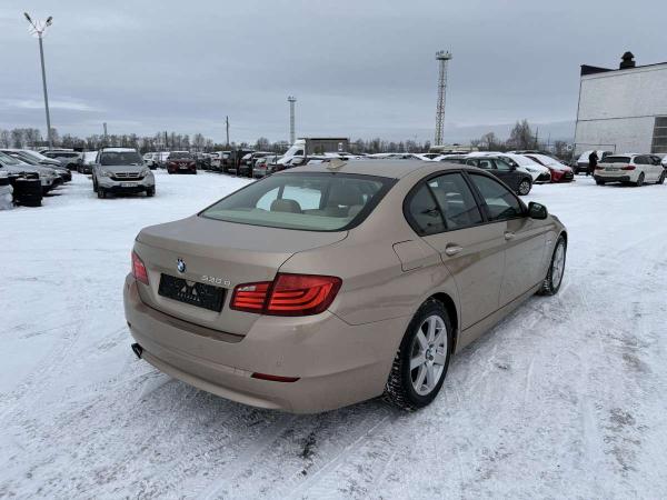 Brown BMW 530 2011 in Marijampole, with an engine capacity of 2.99 L and mileage of 319 thousand km for 7700 €, photo 6 on AUTOMOTO.COM.LV