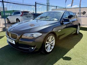 Brūns BMW 530 2011 Panevēža, ar dzinēja tilpumu 2.99 L un nobraukumu 229 tūkst. km par 9300 €, foto  vietnē AUTOMOTO.COM.LV