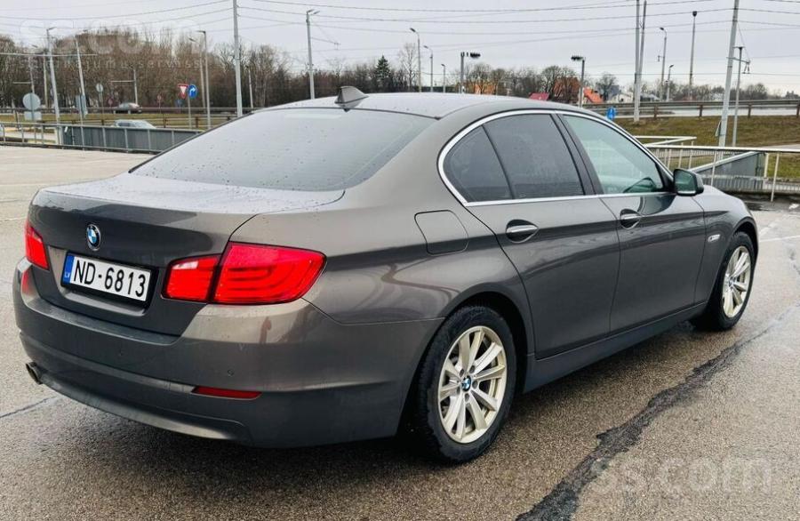 Brown BMW 530 2013 in Riga, with an engine capacity of 3.00 L and mileage of 350 thousand km for 11450 €, photo 4 on AUTOMOTO.COM.LV