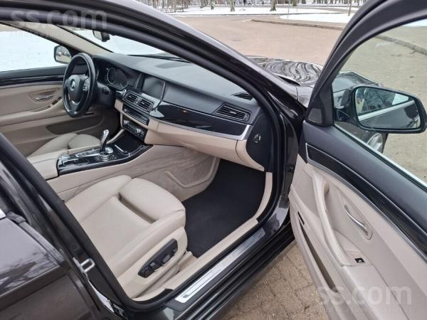 Brown BMW 530 2014 in Riga, with an engine capacity of 3.00 L and mileage of 238 thousand km for 15530 €, photo 6 on AUTOMOTO.COM.LV