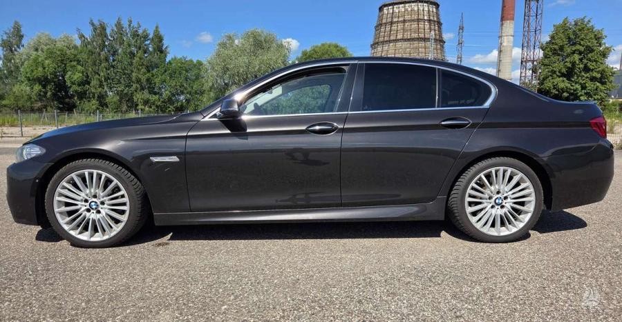 Brown BMW 530 2014 in Kaunas, with an engine capacity of 2.99 L and mileage of 280 thousand km for 11550 €, photo 8 on AUTOMOTO.COM.LV