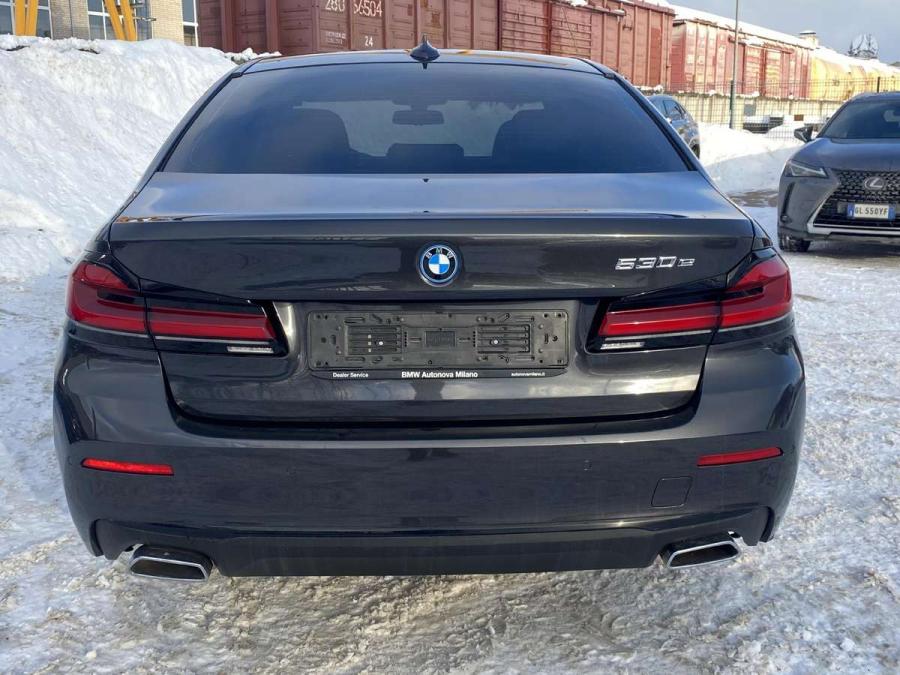 Brown BMW 530 2022 in Vilnius, with an engine capacity of 2.00 L and mileage of 43 thousand km for 27400 €, photo 12 on AUTOMOTO.COM.LV