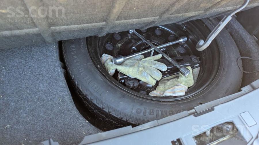 Brūns BMW 530 2006 Ventspils, ar dzinēja tilpumu 3.00 L un nobraukumu 493 tūkst. km par 3900 €, foto 25 vietnē AUTOMOTO.COM.LV