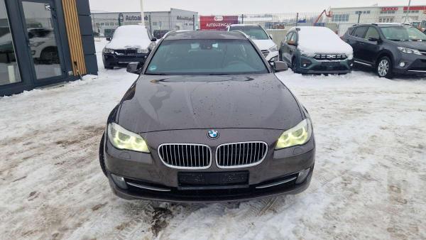 Brown BMW 530 2011 in Marijampole, with an engine capacity of 2.99 L and mileage of 299 thousand km for 8290 €, photo 3 on AUTOMOTO.COM.LV