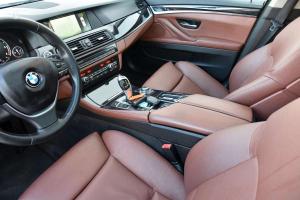 Brown BMW 530 2012 in Riga, with an engine capacity of 2.99 L and mileage of 210 thousand km for 8450 €, photo 7 on AUTOMOTO.COM.LV