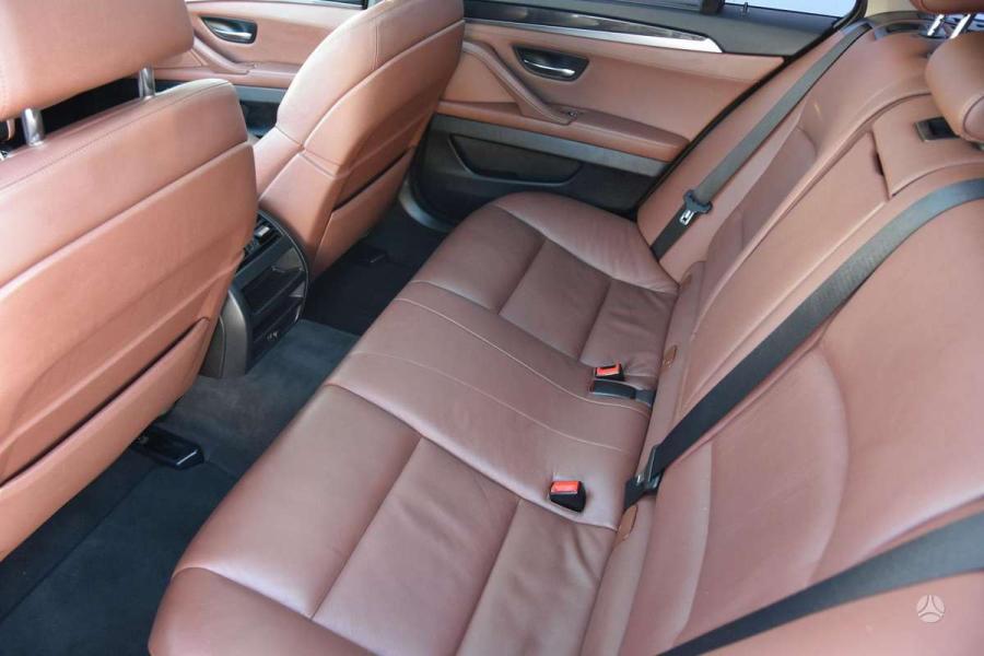 Brown BMW 530 2012 in Riga, with an engine capacity of 2.99 L and mileage of 210 thousand km for 8450 €, photo 9 on AUTOMOTO.COM.LV
