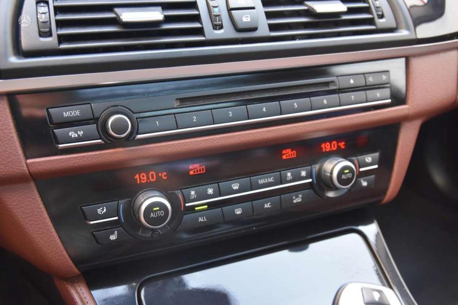 Brown BMW 530 2012 in Riga, with an engine capacity of 2.99 L and mileage of 210 thousand km for 8450 €, photo 20 on AUTOMOTO.COM.LV