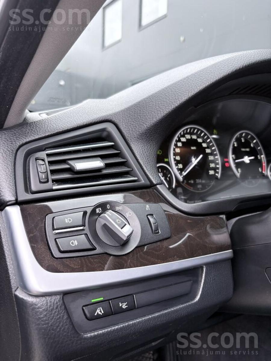 Brown BMW 530 2012 in Riga, with an engine capacity of 3.00 L and mileage of 303 thousand km for 8800 €, photo 11 on AUTOMOTO.COM.LV