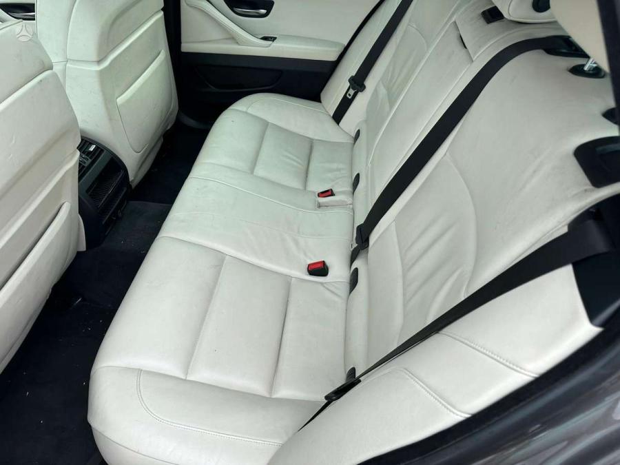 Brown BMW 530 2013 in Jurbarkas, with an engine capacity of 2.99 L and mileage of 350 thousand km for 6299 €, photo 13 on AUTOMOTO.COM.LV