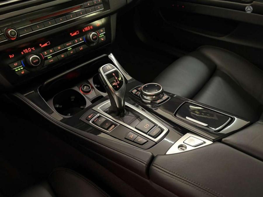 Brown BMW 530 2013 in Marijampole, with an engine capacity of 2.99 L and mileage of 321 thousand km for 11999 €, photo 5 on AUTOMOTO.COM.LV