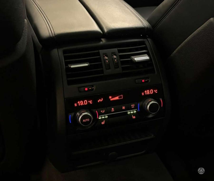 Brown BMW 530 2013 in Marijampole, with an engine capacity of 2.99 L and mileage of 321 thousand km for 11999 €, photo 24 on AUTOMOTO.COM.LV