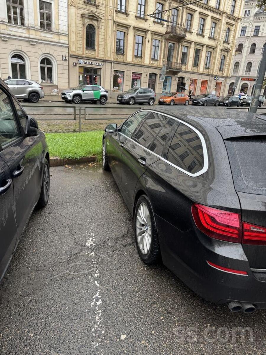 Brown BMW 530 2013 in Riga, with an engine capacity of 3.00 L and mileage of 370 thousand km for 7500 €, photo 5 on AUTOMOTO.COM.LV