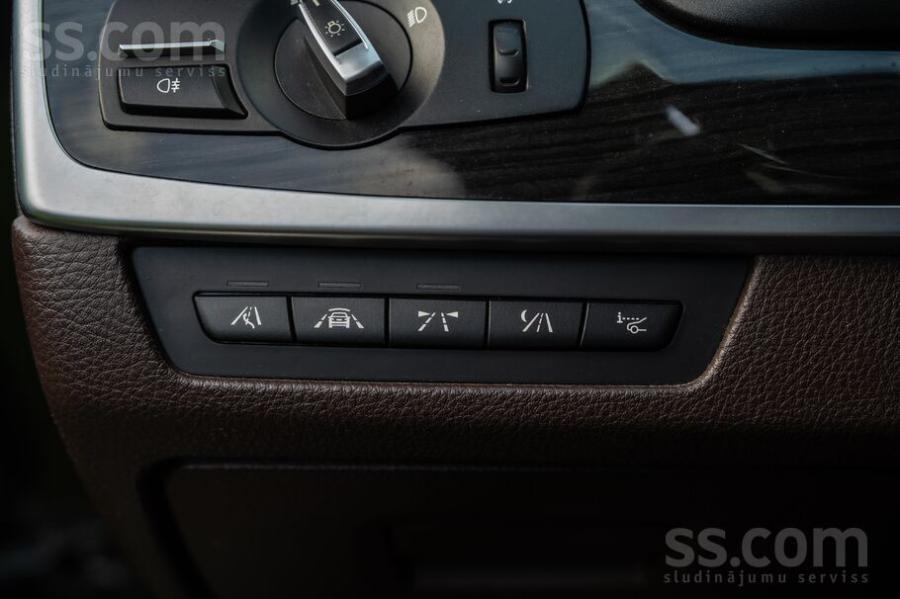 Brown BMW 530 2014 in Riga, with an engine capacity of 3.00 L and mileage of 0 thousand km for 12700 €, photo 9 on AUTOMOTO.COM.LV