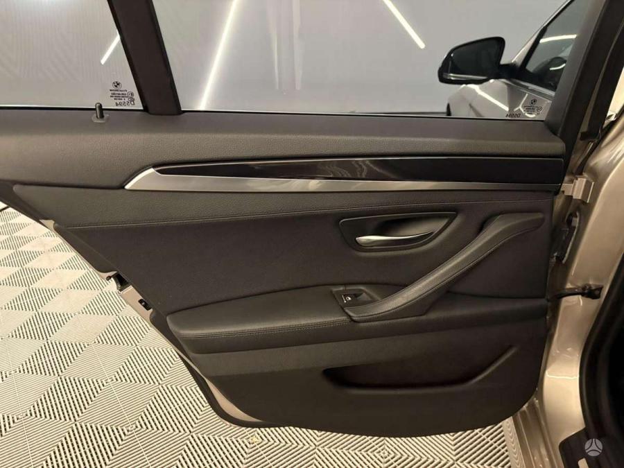 Brown BMW 530 2014 in Marijampole, with an engine capacity of 2.99 L and mileage of 356 thousand km for 9150 €, photo 20 on AUTOMOTO.COM.LV