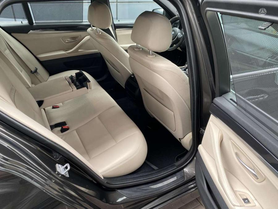 Brown BMW 530 2014 in Marijampole, with an engine capacity of 2.99 L and mileage of 340 thousand km for 9350 €, photo 39 on AUTOMOTO.COM.LV