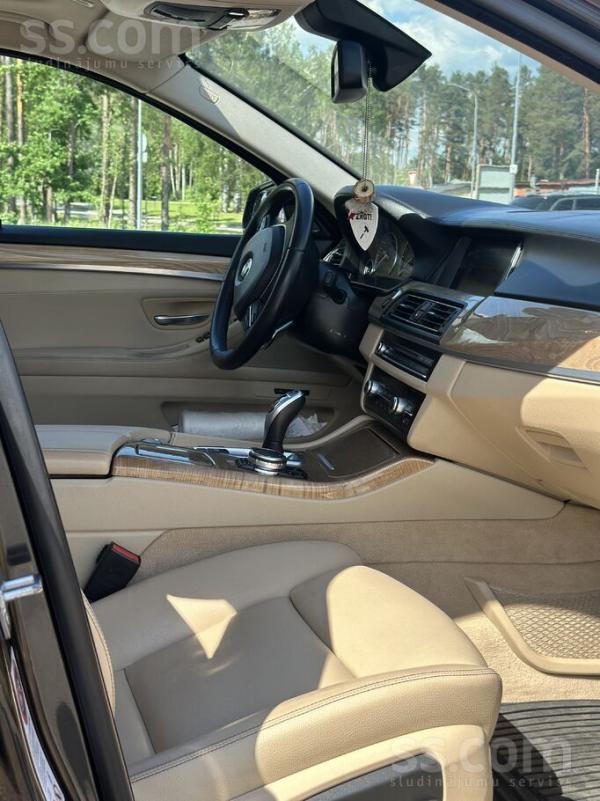 Brown BMW 530 2015 in Valmiera, with an engine capacity of 3.00 L and mileage of 300 thousand km for 14210 €, photo 5 on AUTOMOTO.COM.LV