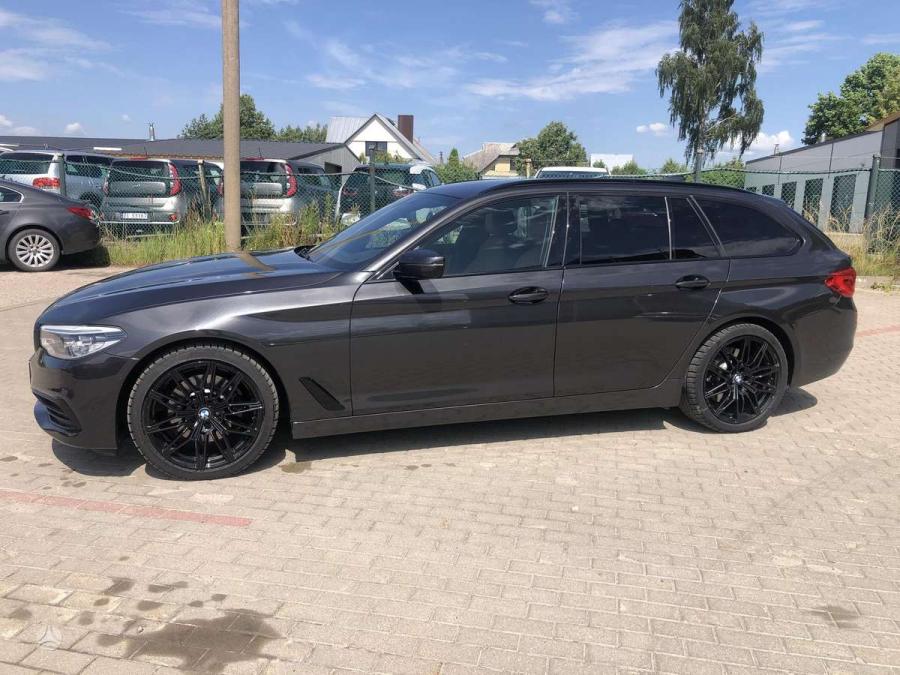 Brown BMW 530 2018 in Utena, with an engine capacity of 2.99 L and mileage of 221 thousand km for 17350 €, photo 4 on AUTOMOTO.COM.LV