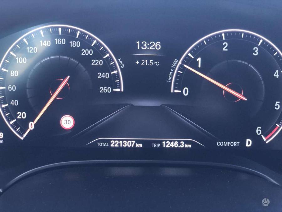 Brown BMW 530 2018 in Utena, with an engine capacity of 2.99 L and mileage of 221 thousand km for 17350 €, photo 37 on AUTOMOTO.COM.LV