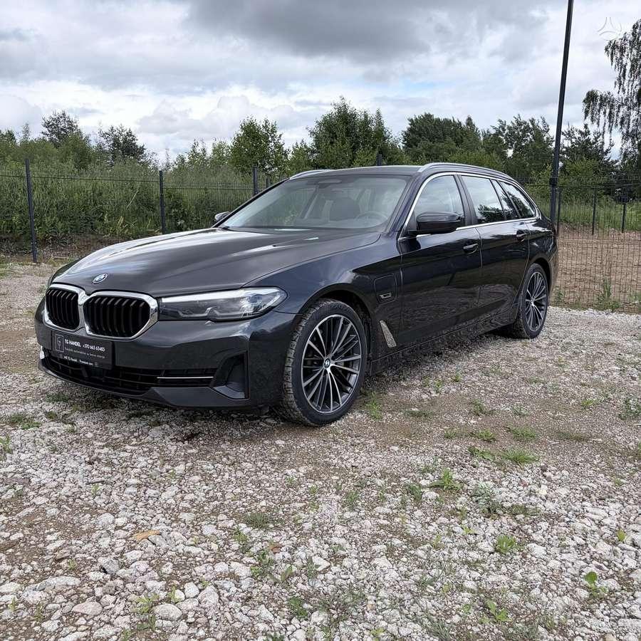 Brown BMW 530 2022 in Vilnius, with an engine capacity of 2.00 L and mileage of 183 thousand km for 21490 €, photo 1 on AUTOMOTO.COM.LV