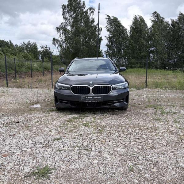 Brown BMW 530 2022 in Vilnius, with an engine capacity of 2.00 L and mileage of 183 thousand km for 21490 €, photo 3 on AUTOMOTO.COM.LV