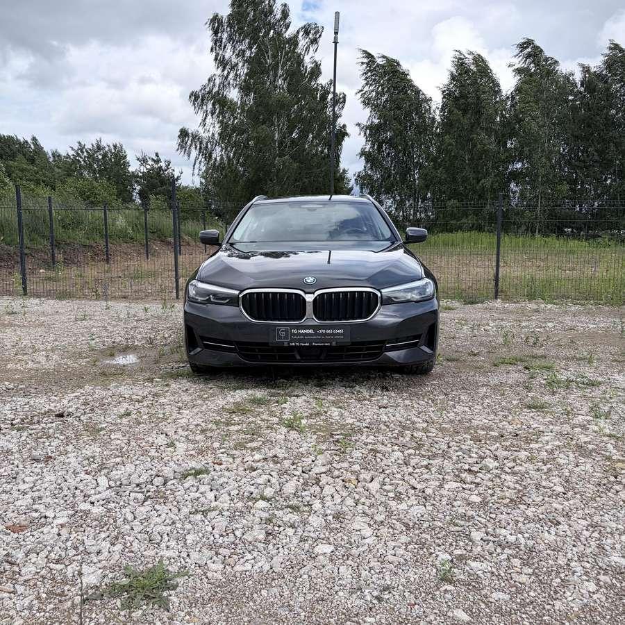Brown BMW 530 2022 in Vilnius, with an engine capacity of 2.00 L and mileage of 183 thousand km for 21490 €, photo 4 on AUTOMOTO.COM.LV