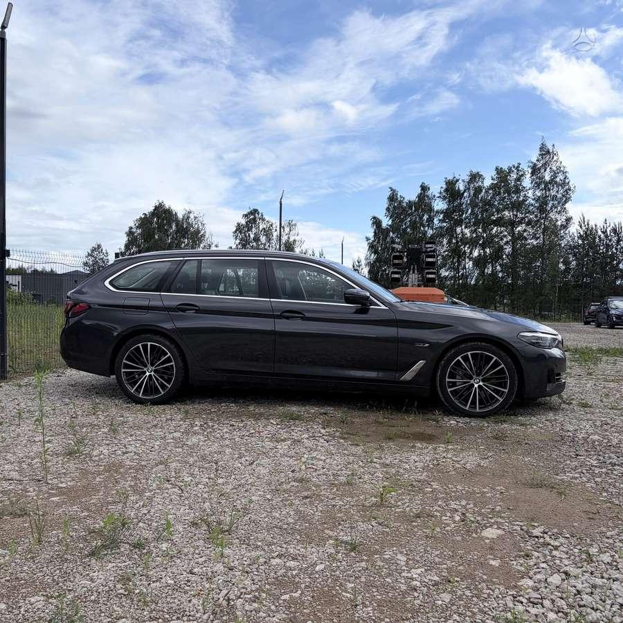 Brown BMW 530 2022 in Vilnius, with an engine capacity of 2.00 L and mileage of 183 thousand km for 21490 €, photo 5 on AUTOMOTO.COM.LV